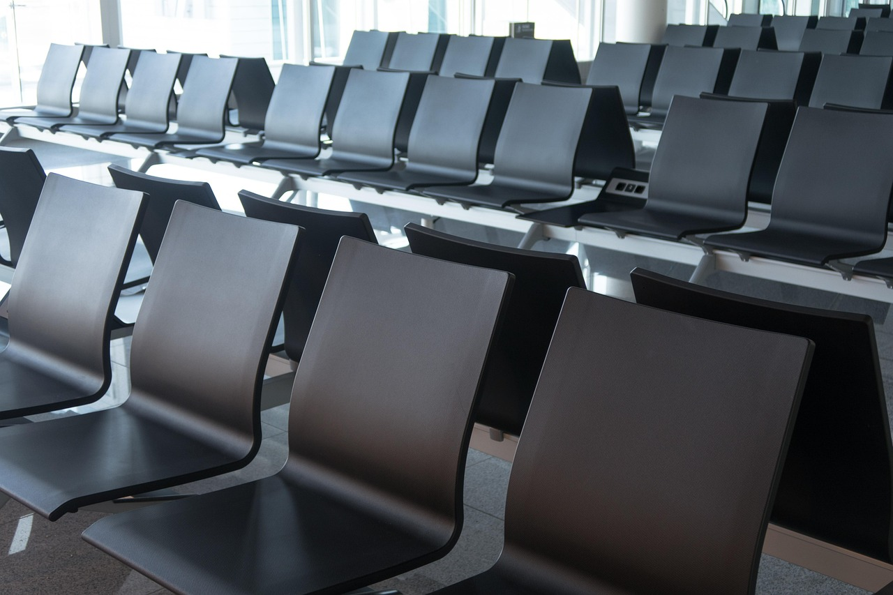 How to Choose the Right Waiting Chairs for Airports and Hospitals? | HEWEI